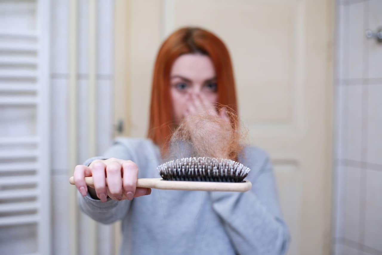 Haarausfall stoppen - was hilft betroffenen Frauen? - gesund-aktuell.net